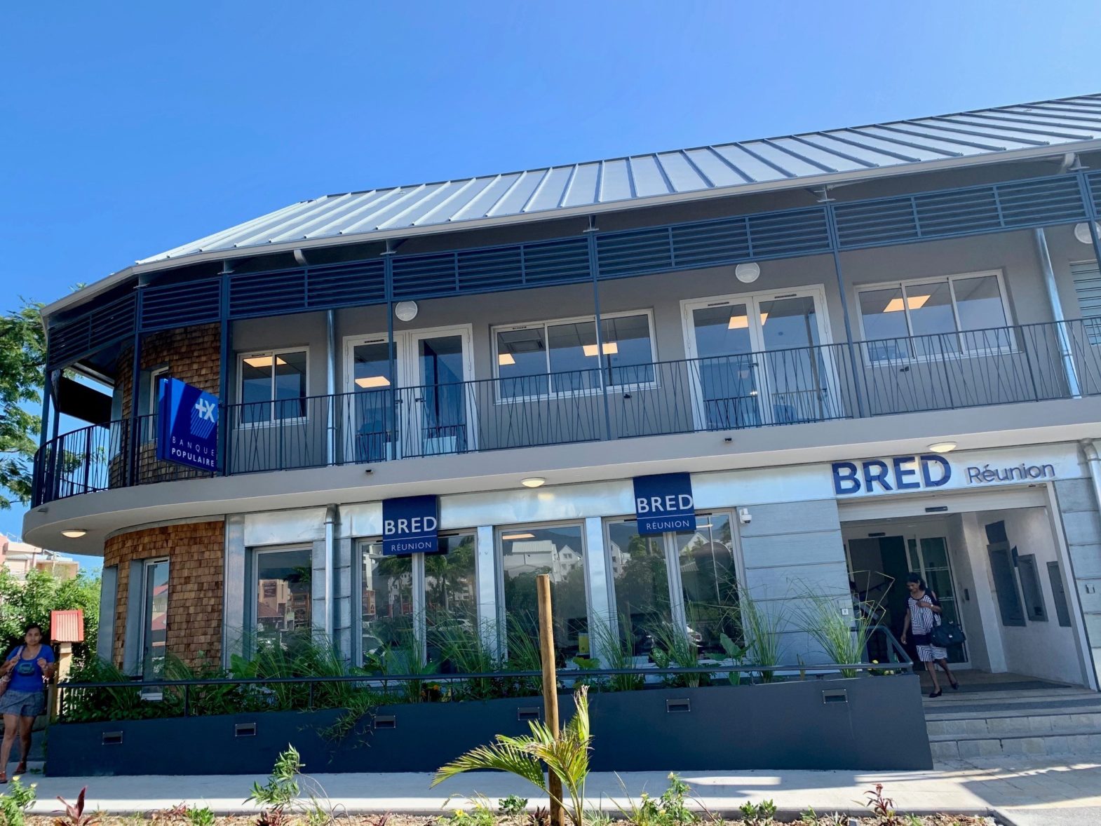 BRED BANQUE POPULAIRE VITRAGES TREMPE 10 MM + ACCESSOIRES – SOLEA